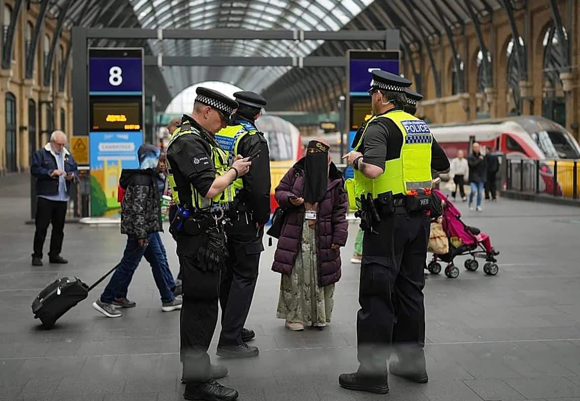 Nine People With Critical Injuries After Train Stabbing Attack In UK ...